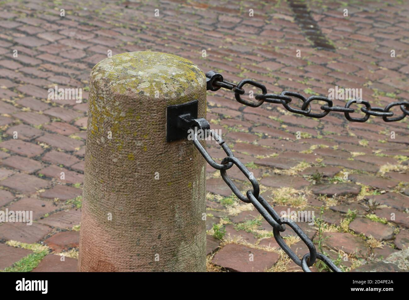 Attached by chains hi-res stock photography and images - Alamy
