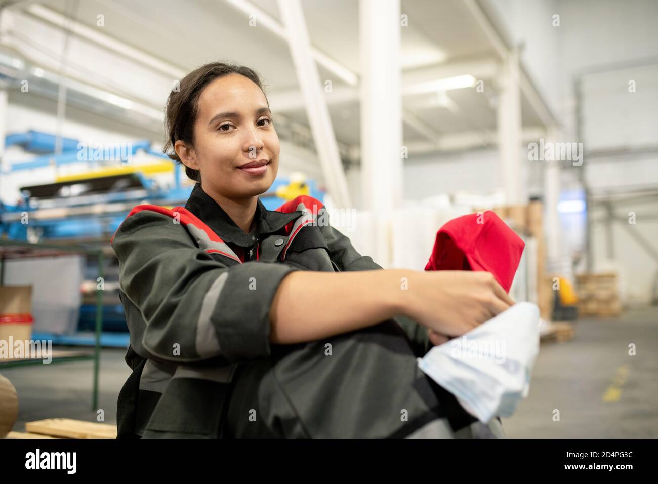 Chinese female factory worker hi-res stock photography and images - Alamy