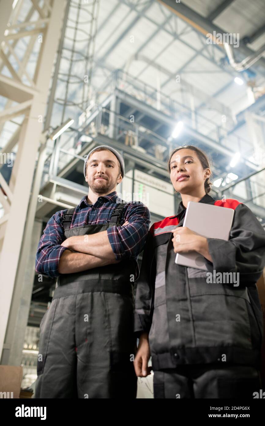 Female engineers smiling hi-res stock photography and images - Alamy