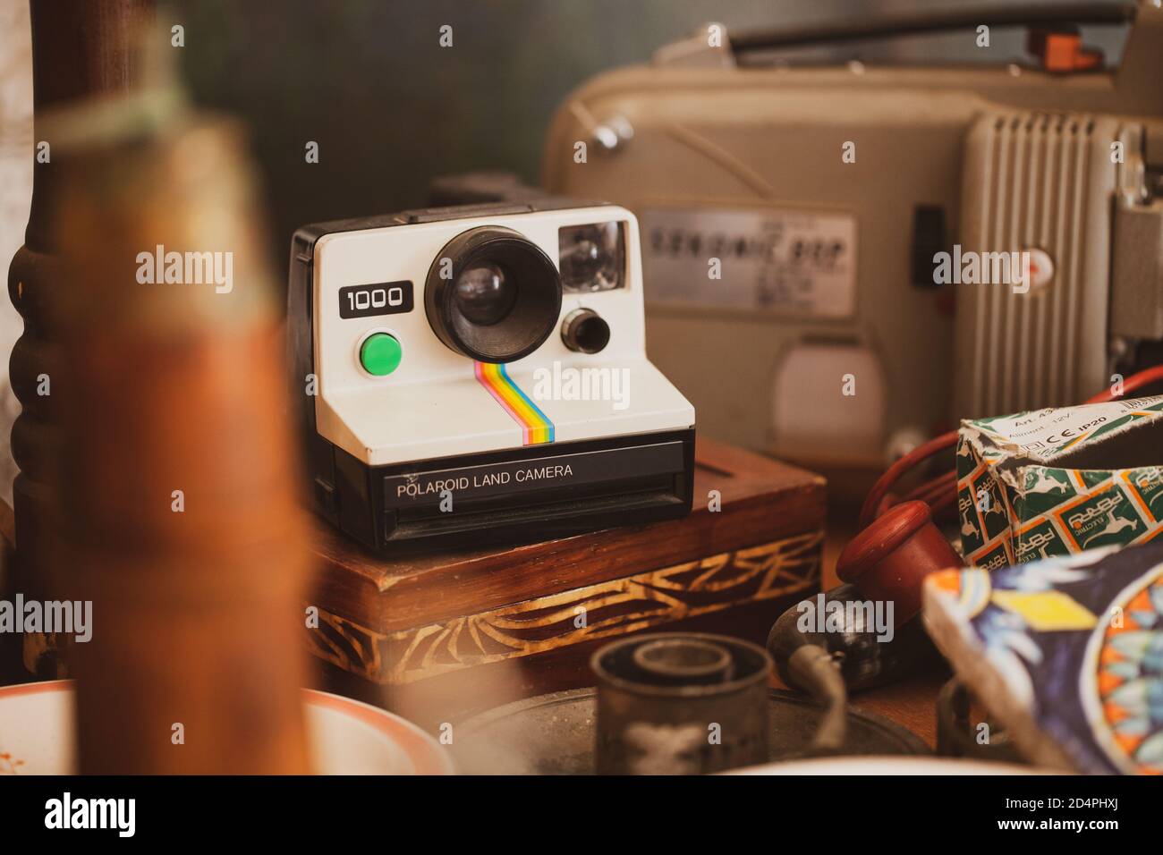 Polaroid 1000 hi-res stock photography and images - Alamy