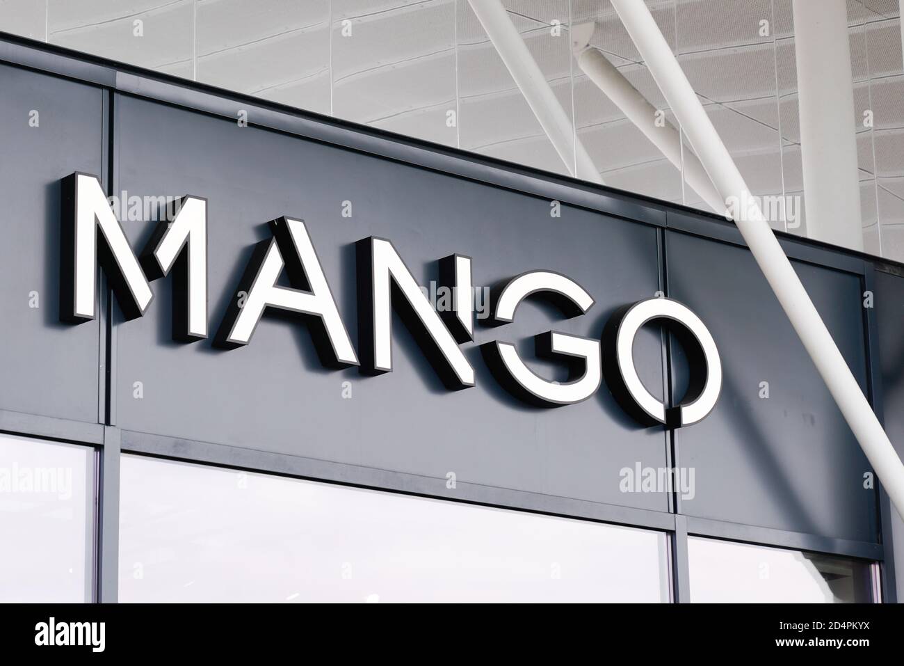 Mango clothes store spain hi-res stock photography and images - Alamy