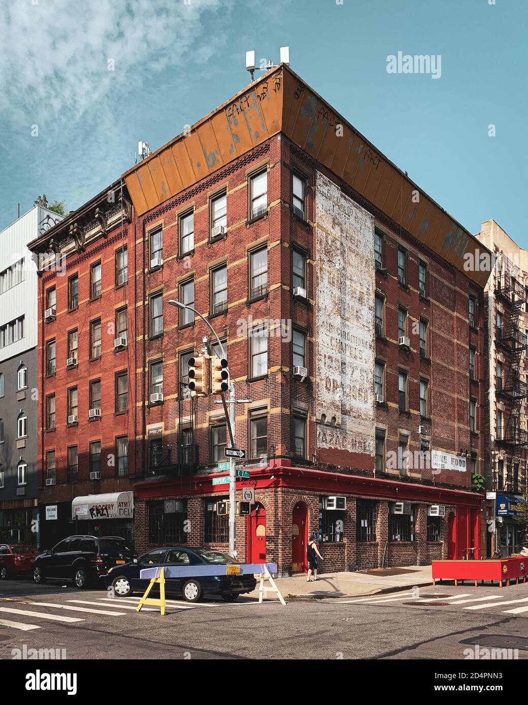 The corner of 7th Street and Avenue B in the East Village, Manhattan ...