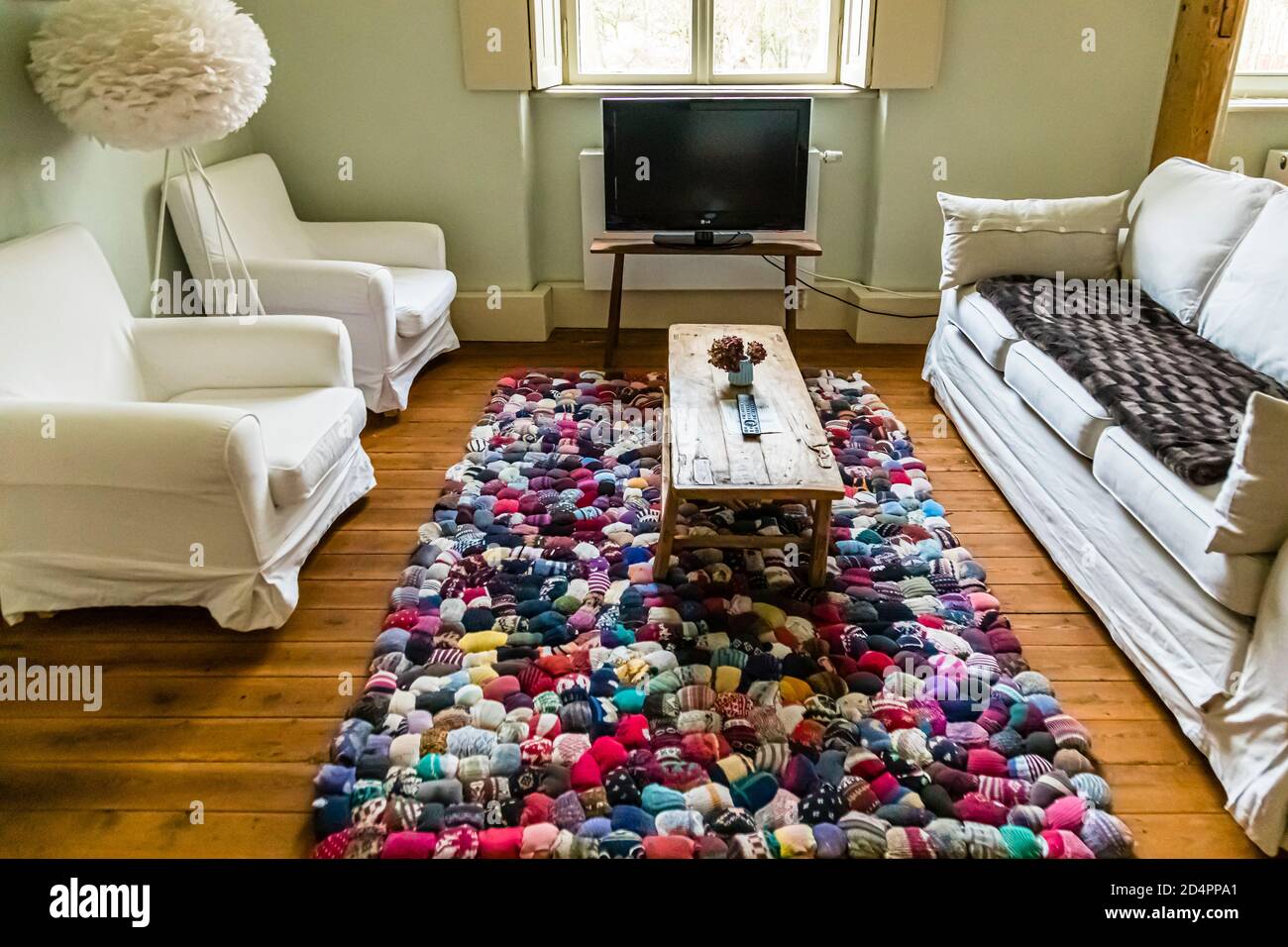 Look around room hi-res stock photography and images - Alamy