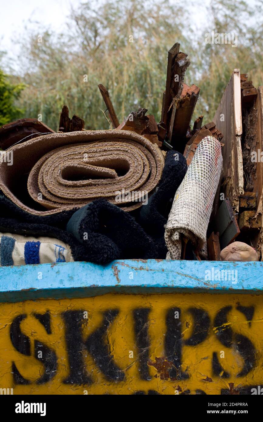 Waste skip hi-res stock photography and images - Alamy