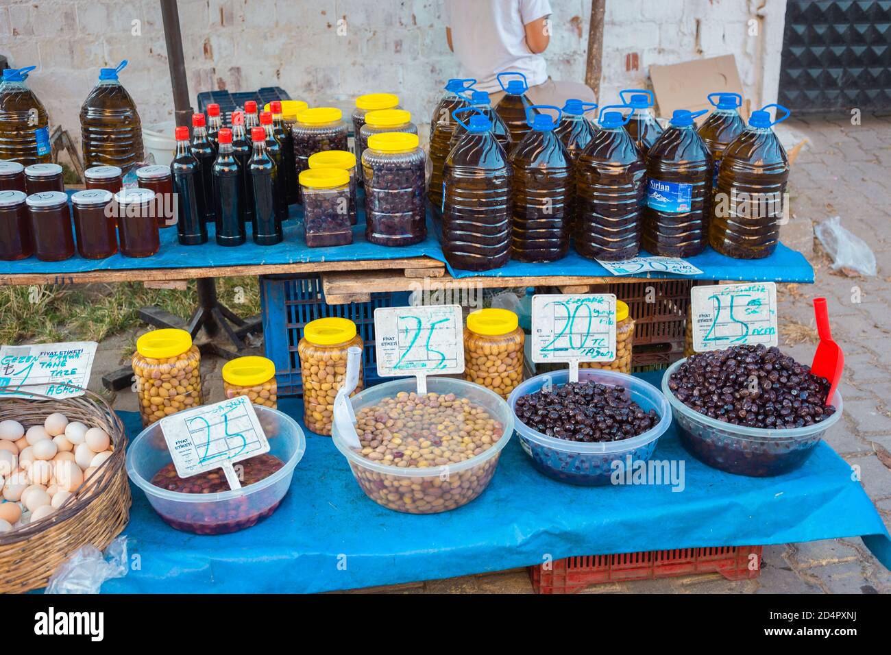 Selling Turkish olives in local market place in Turkey. Marinaded green ...