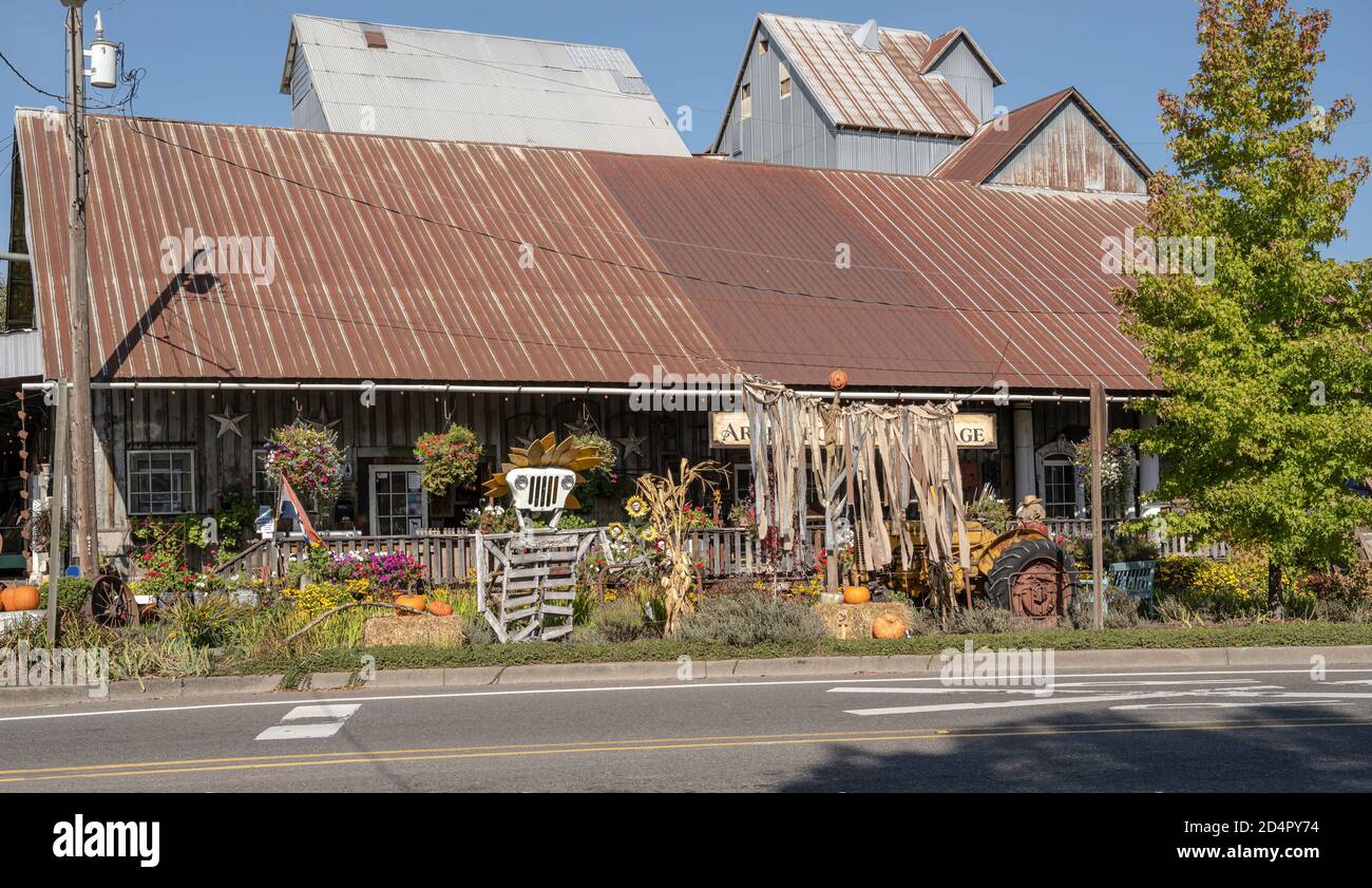 Rural storefront hi-res stock photography and images - Alamy