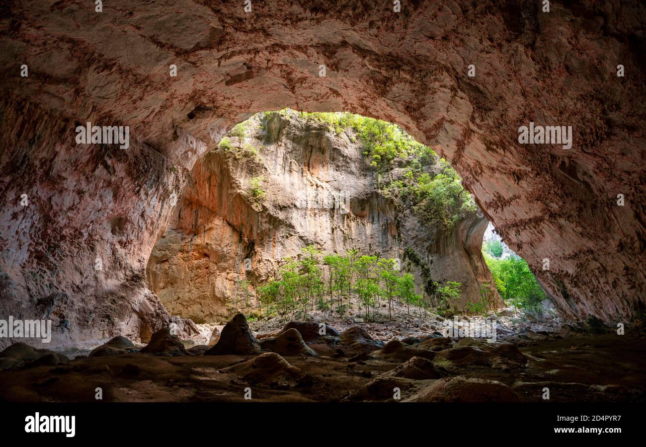 Garganta de la cueva hi-res stock photography and images - Alamy