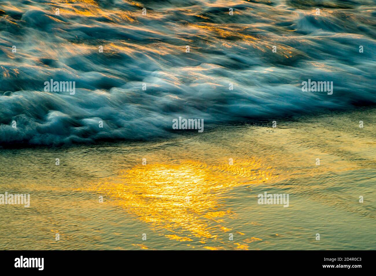 Spray, waves on the beach, sunset, long exposure, dynamic range, Porth ...