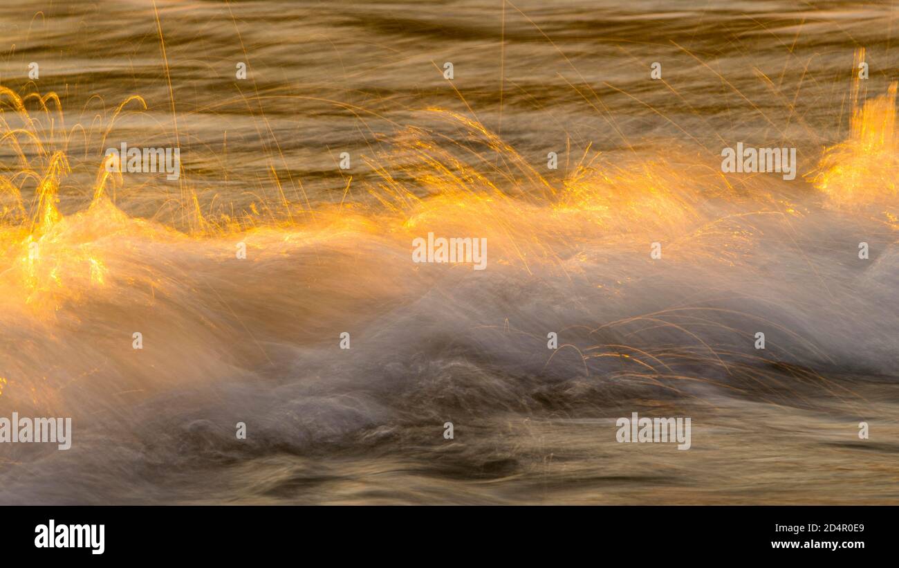 Spray, waves on the beach, sunset, long exposure, dynamic range, Porth ...