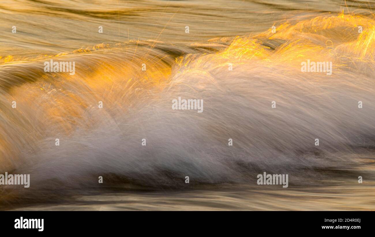 Spray, waves on the beach, sunset, long exposure, dynamic range, Porth ...
