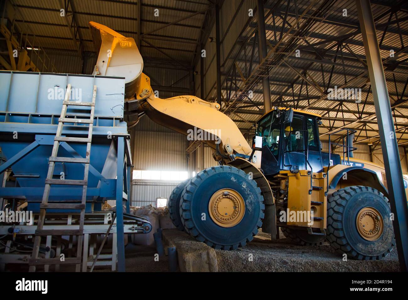 Loading loose materials hi-res stock photography and images - Alamy