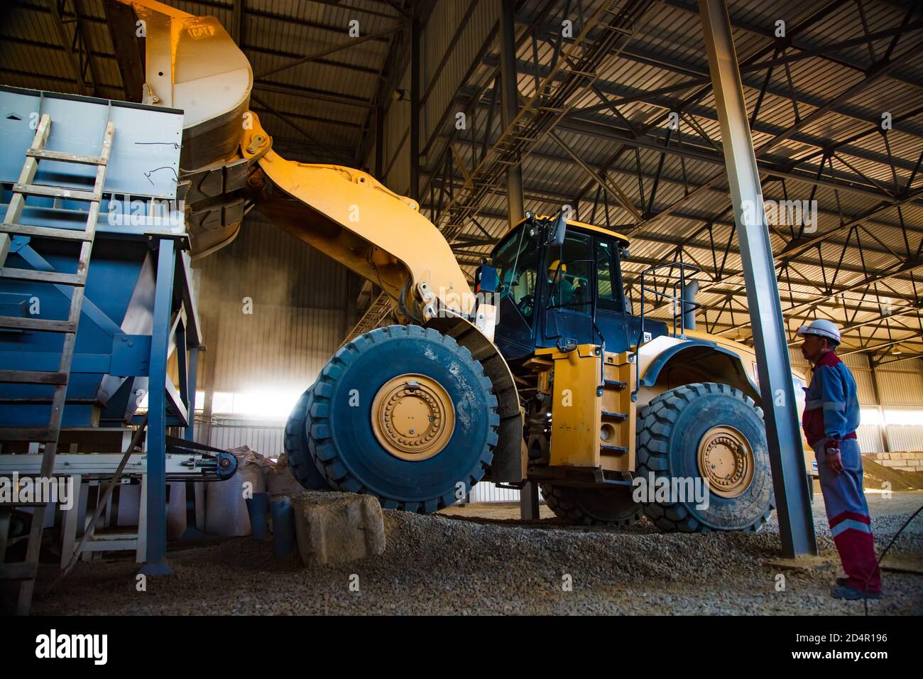 Loading loose materials hi-res stock photography and images - Alamy