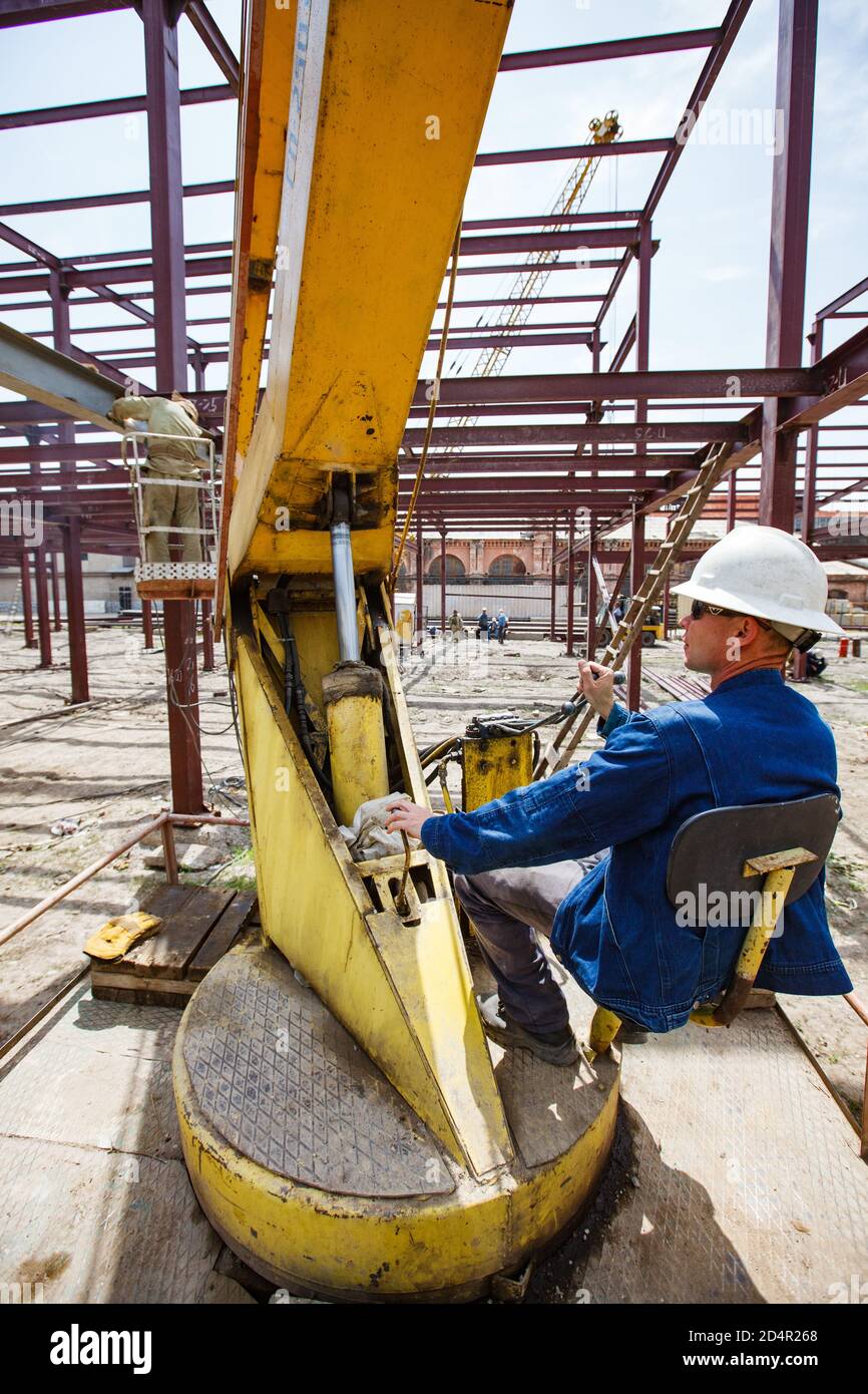 Crane operator hi-res stock photography and images - Alamy