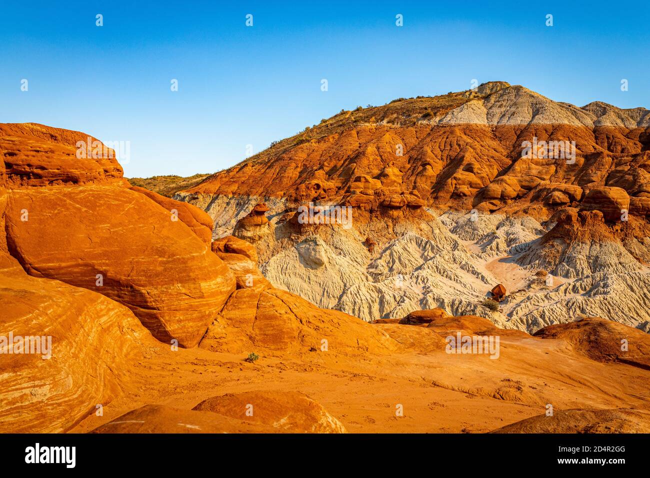The Toadstool Trail leads to an area of hoodoos and balanced rock ...