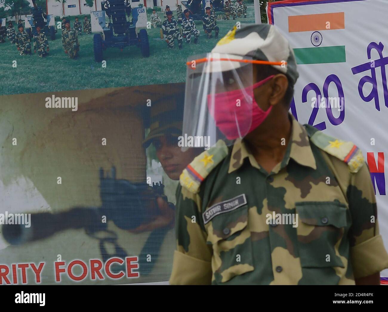 The BSF (Border Security Force of India) personal on duty at an ... The BSF (Border Security Force of India) personal on duty at an ...