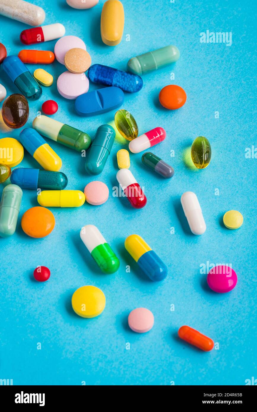 Capsules and tablets Stock Photo - Alamy