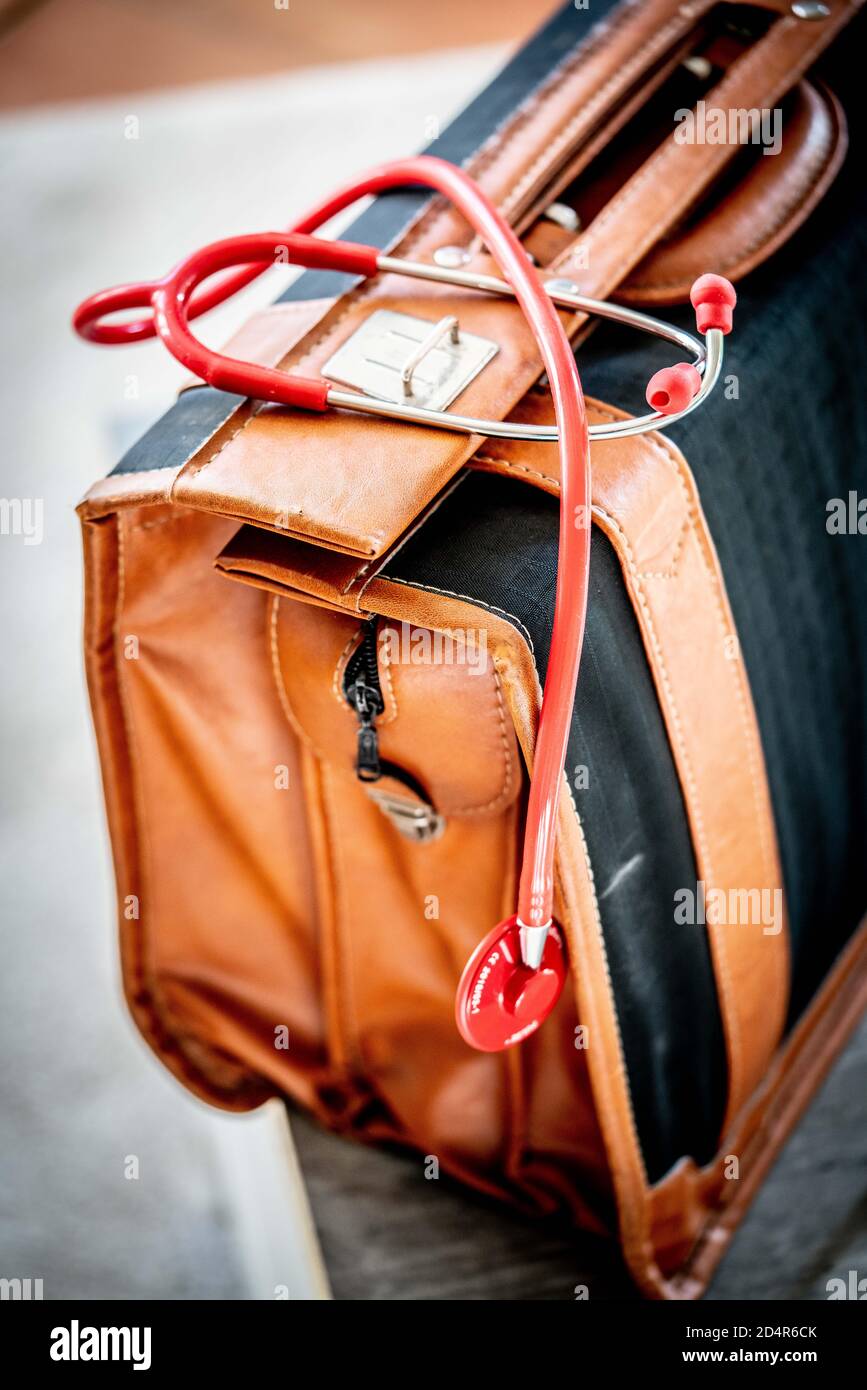 Practitioner medical hi-res stock photography and images - Alamy