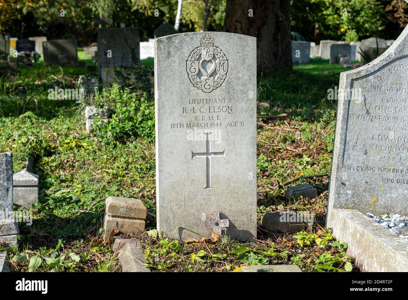 Headstone, gravestone on grave of Lieutenant RIC Elson of Royal ...