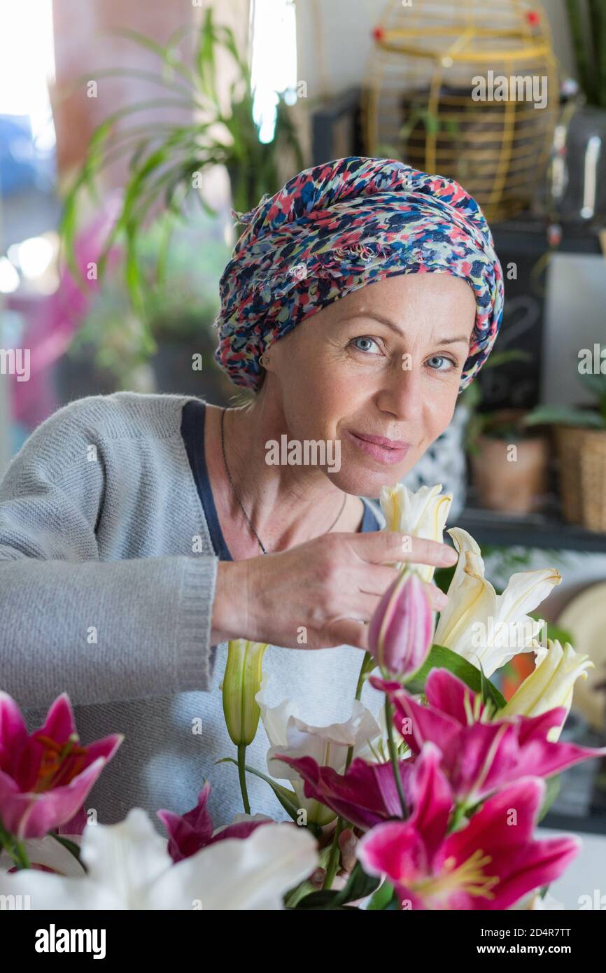 Woman chemotherapy treatment hi-res stock photography and images - Alamy