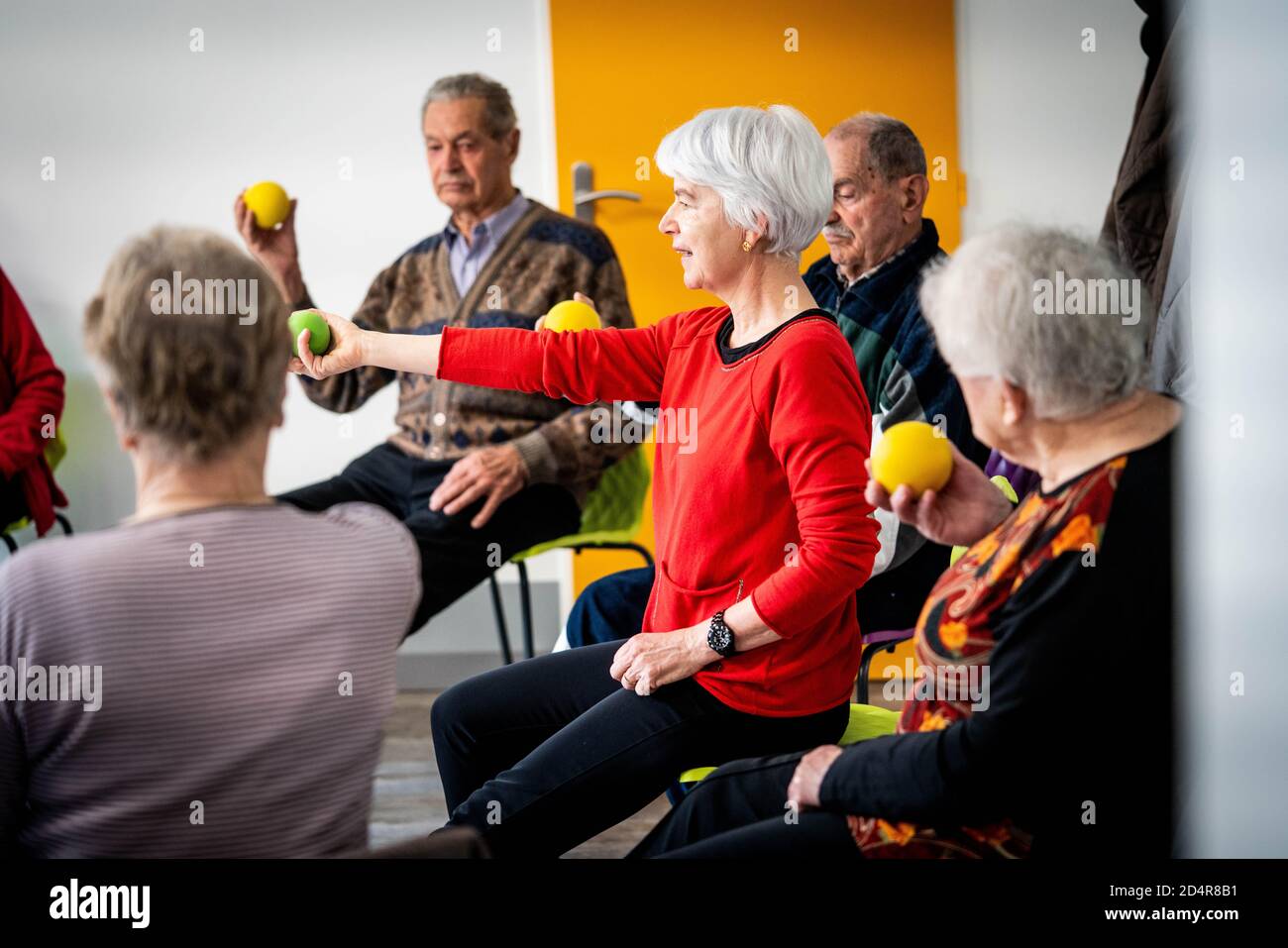 Supervised group hi-res stock photography and images - Alamy