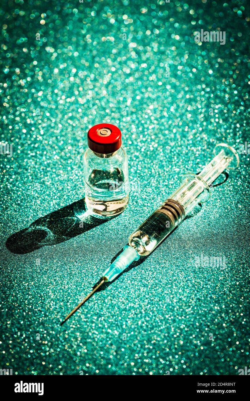 Vials and syringes Stock Photo - Alamy