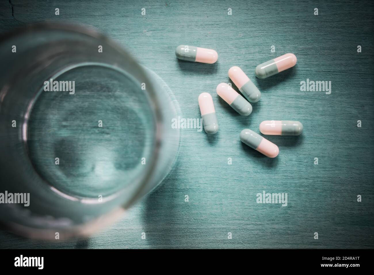Medicine and glass of water Stock Photo - Alamy