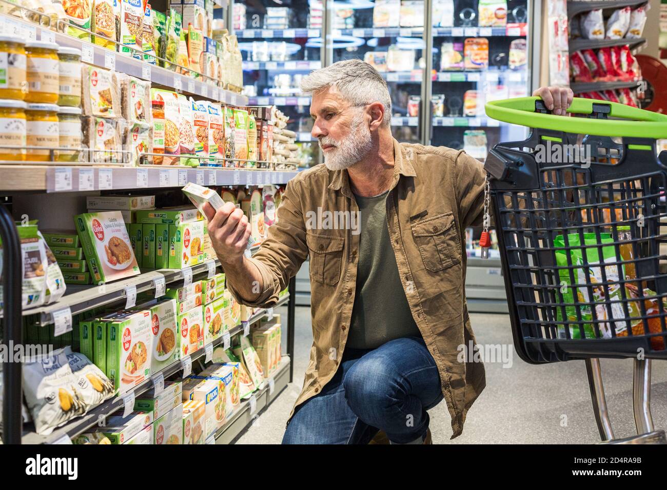 Man in a supermarket Stock Photo - Alamy