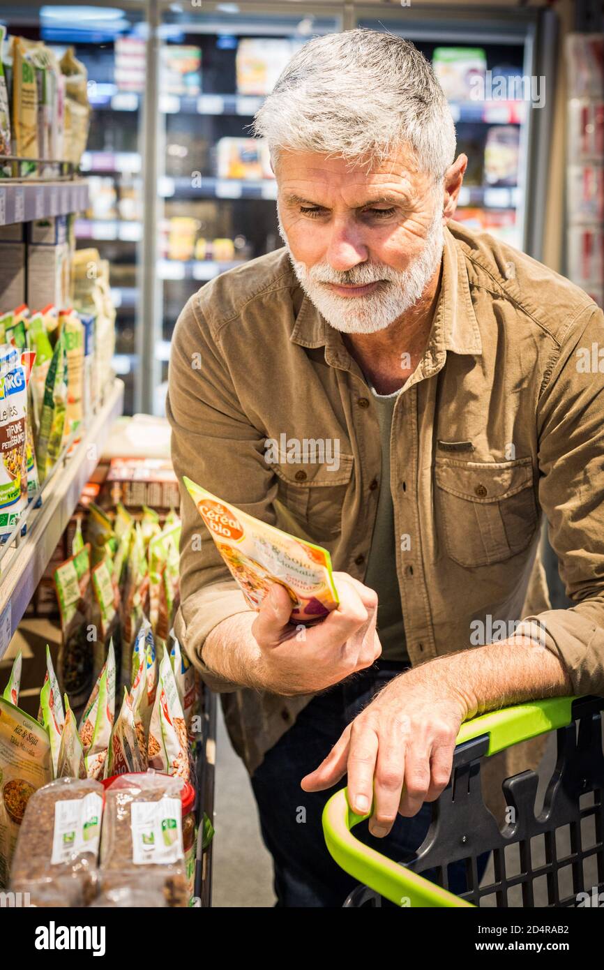 Man in a supermarket Stock Photo - Alamy