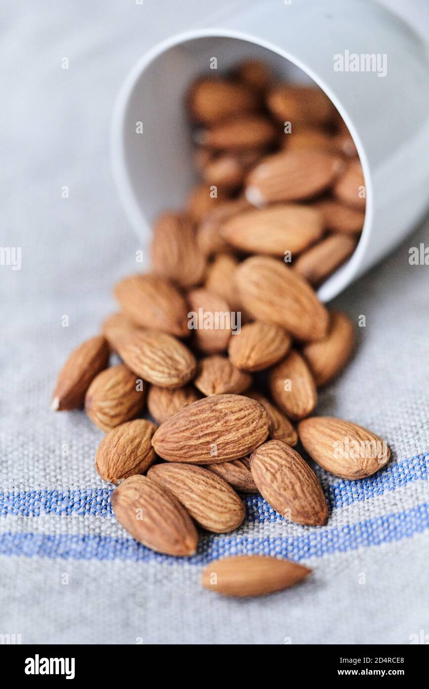 Loose almonds hi-res stock photography and images - Alamy