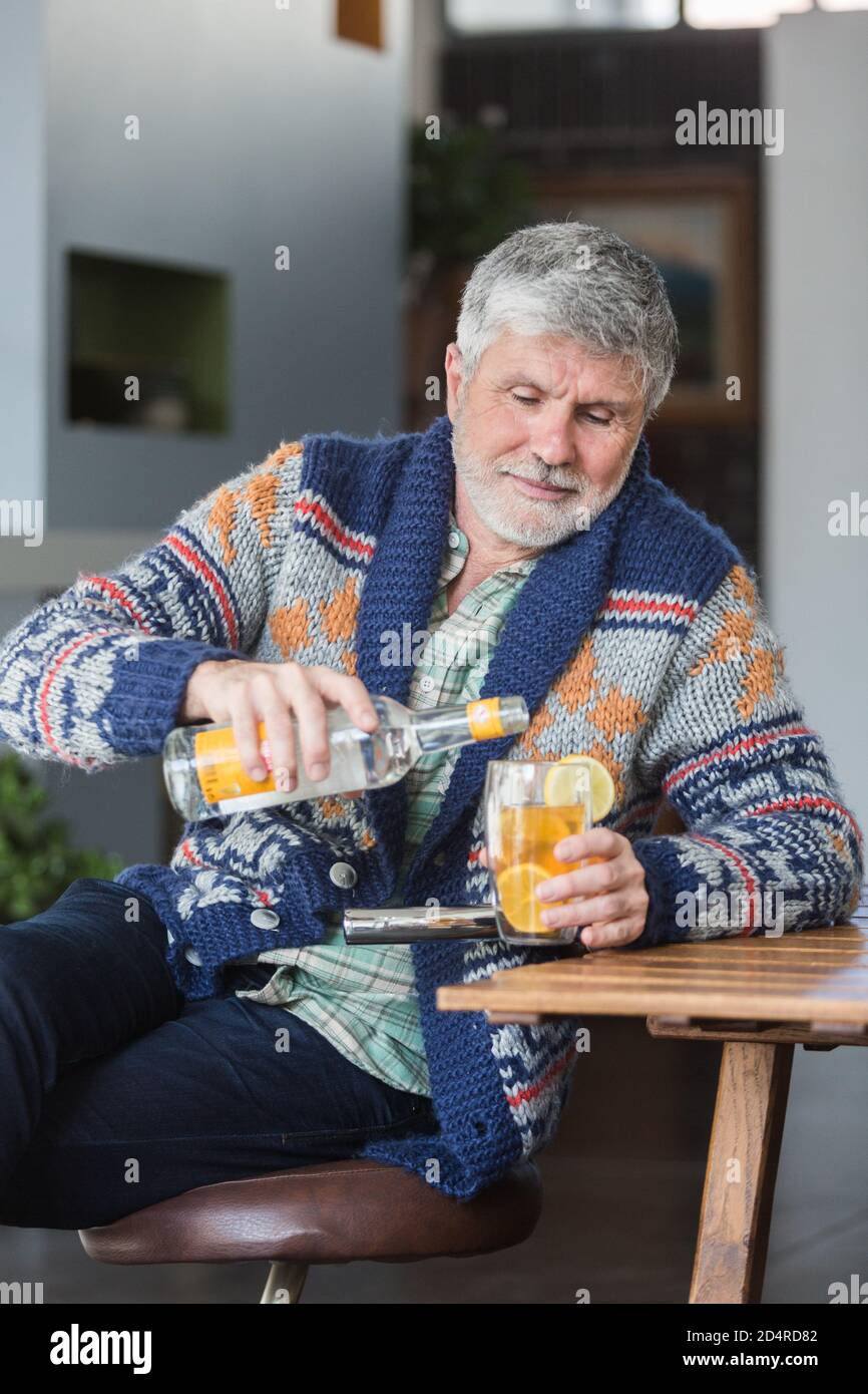 Senior citizen drinking alcohol hi-res stock photography and images - Alamy