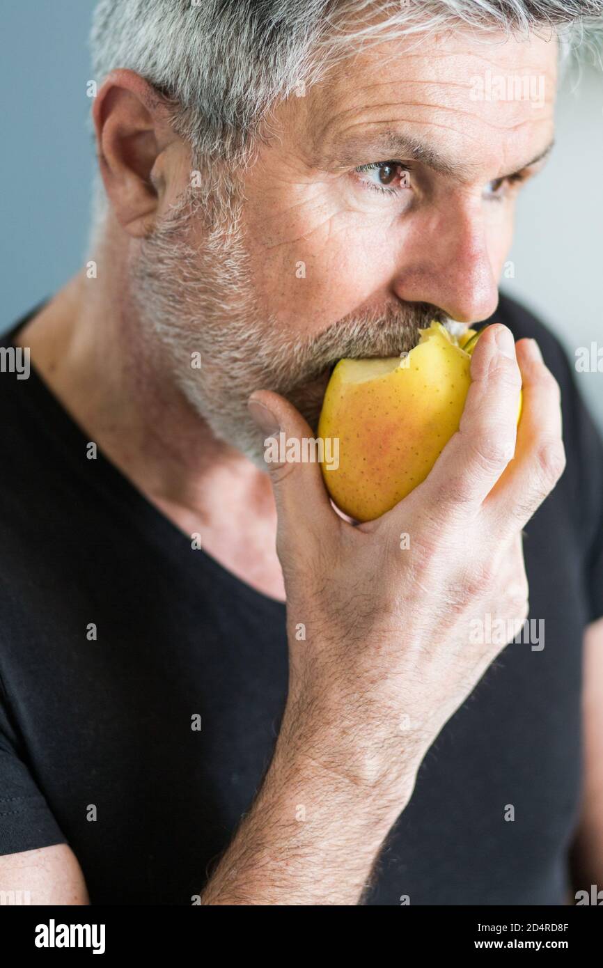 Man eating an apple Stock Photo - Alamy