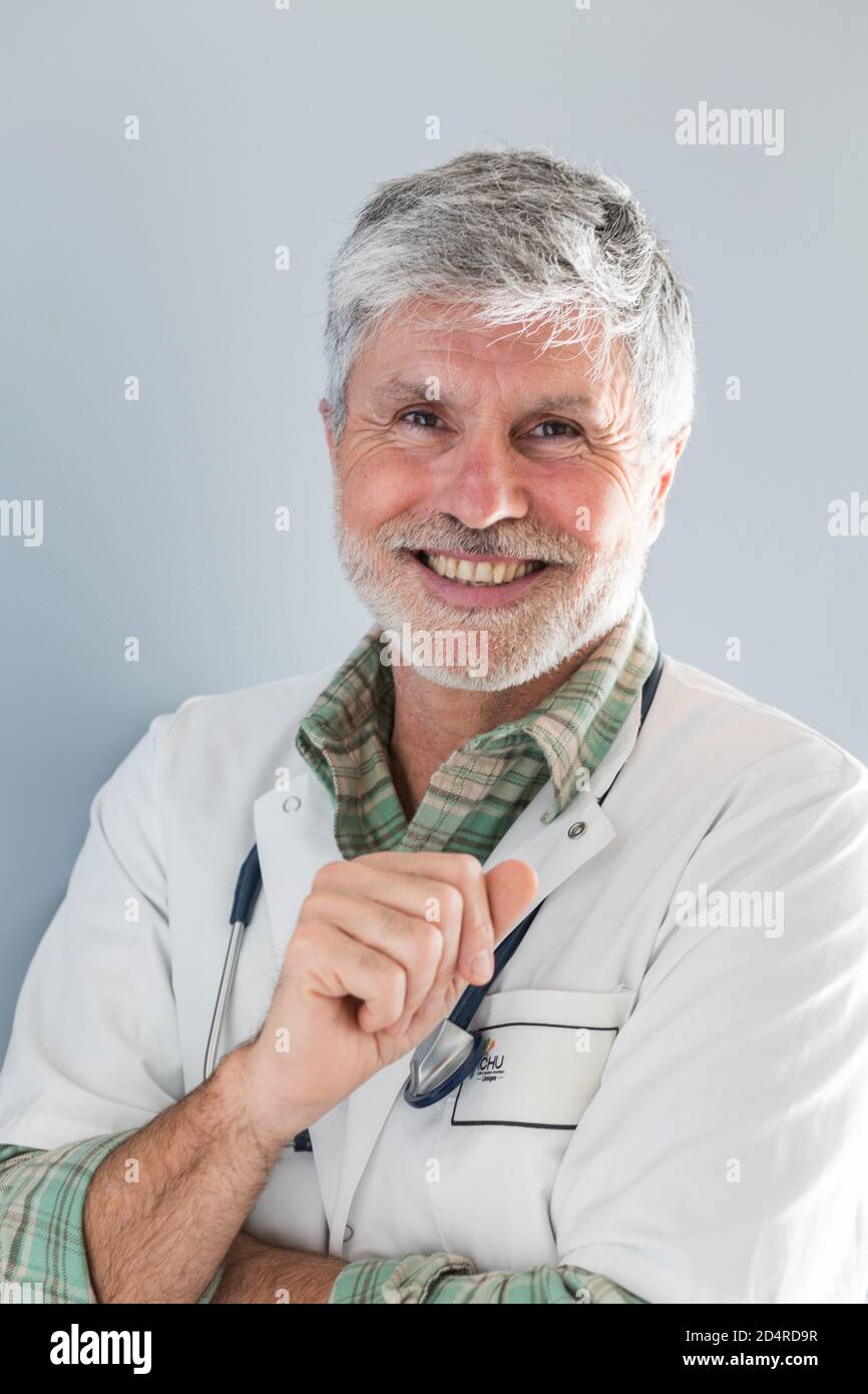 Hospital doctor hi-res stock photography and images - Alamy