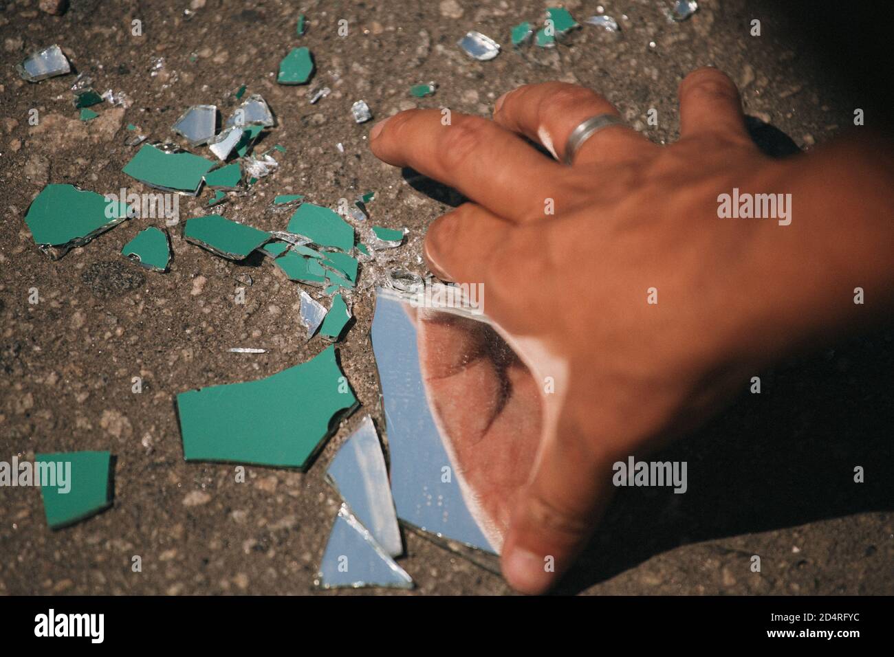 Broken hand mirror hi-res stock photography and images - Alamy