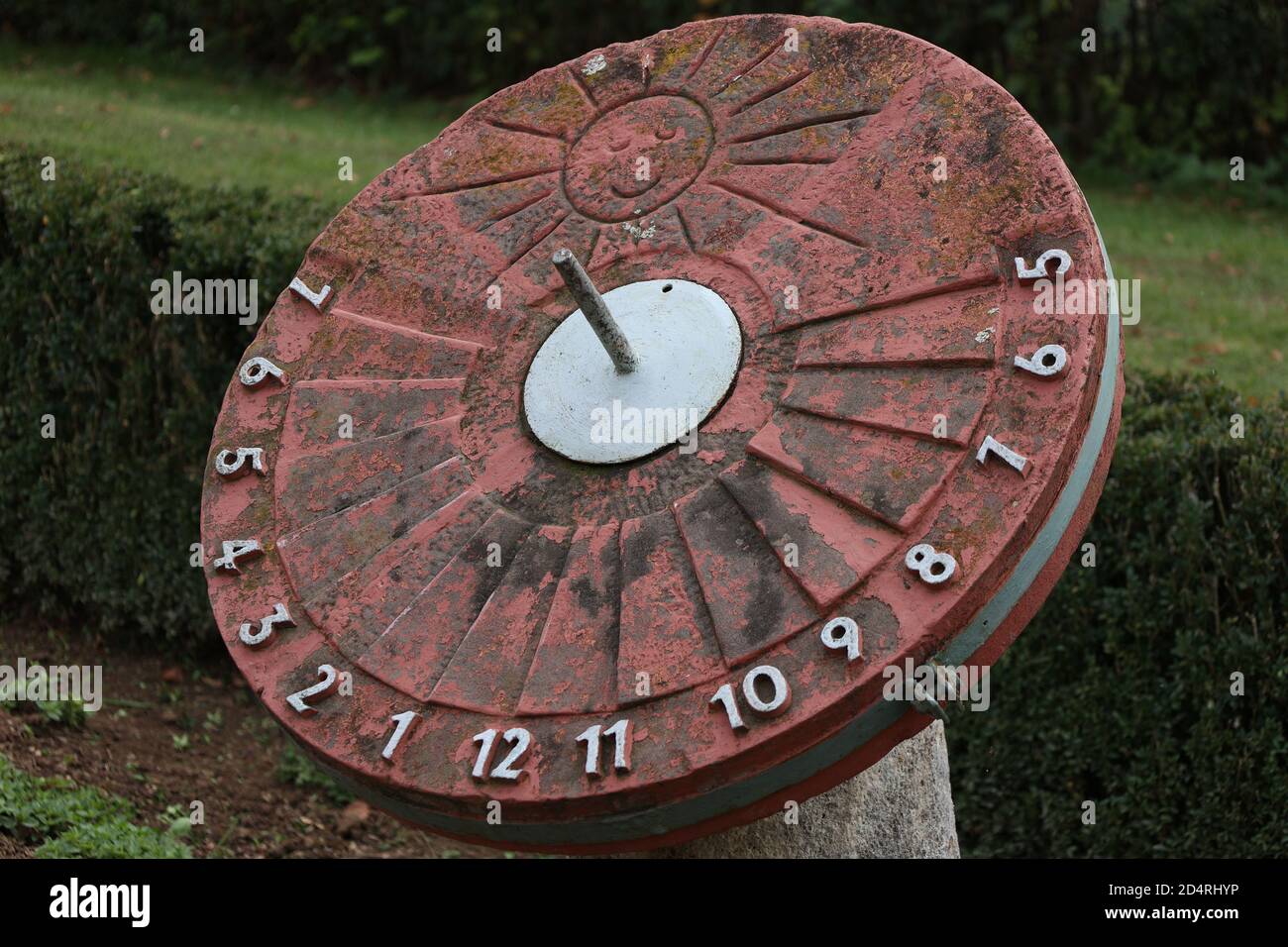 Classic sundial hi-res stock photography and images - Alamy