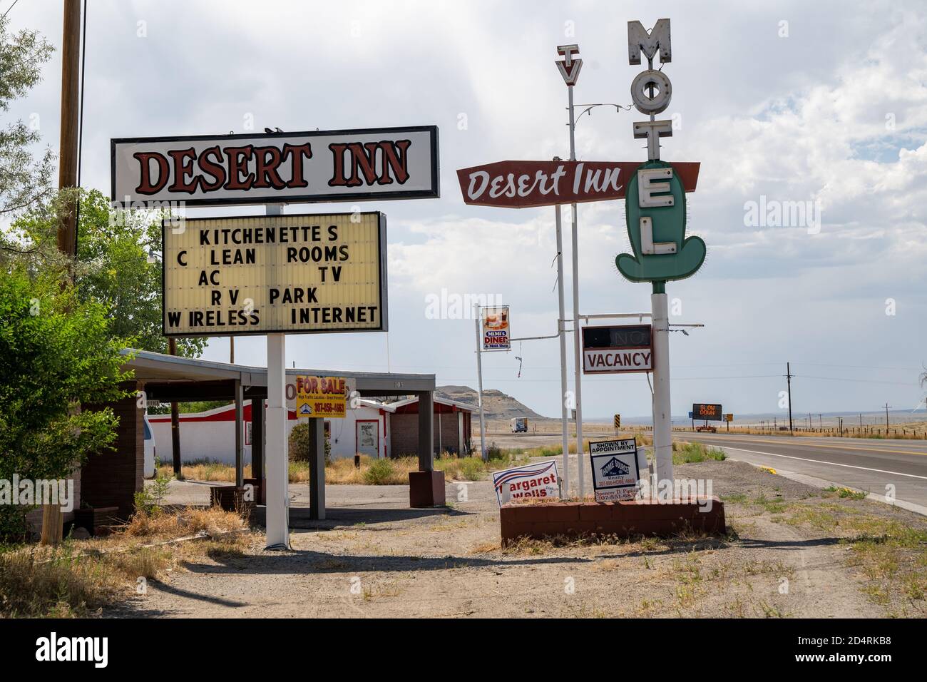 Shoshoni, Wyoming - July 25, 2020: Desert Inn with its vintage neon ...