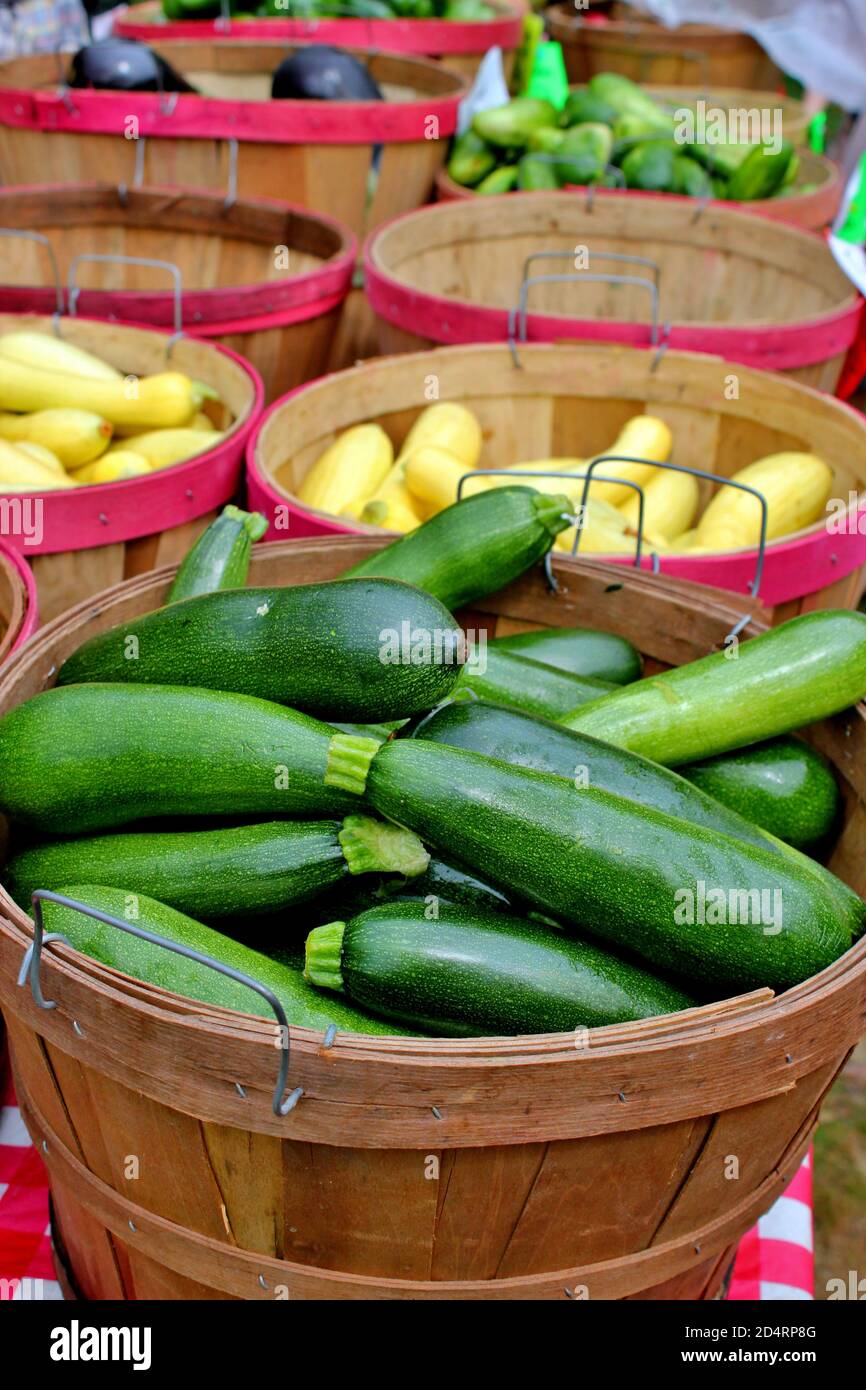 Baskets of produce at an outdoor Farmer's Market Stock Photo - Alamy