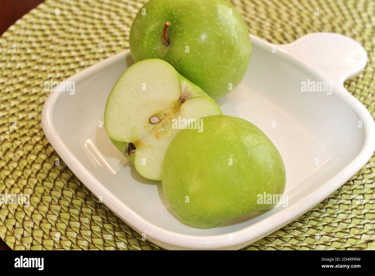 Green apple sliced Stock Photo - Alamy