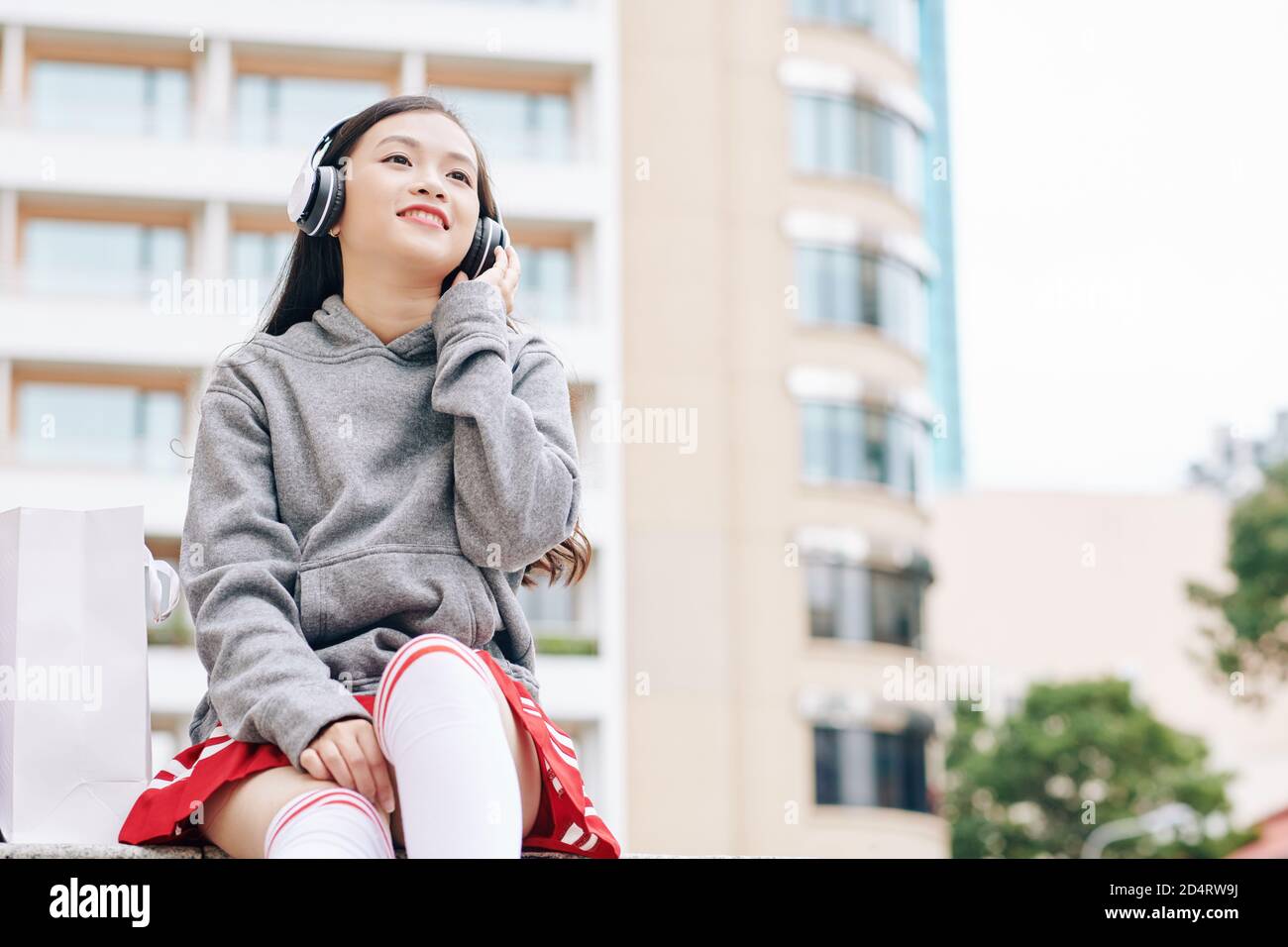 Teenage girl listening to good music Stock Photo - Alamy