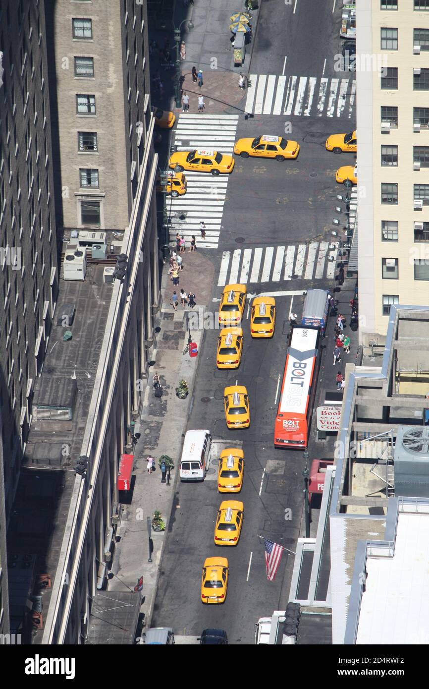 Multi storey yellow building hi-res stock photography and images - Alamy