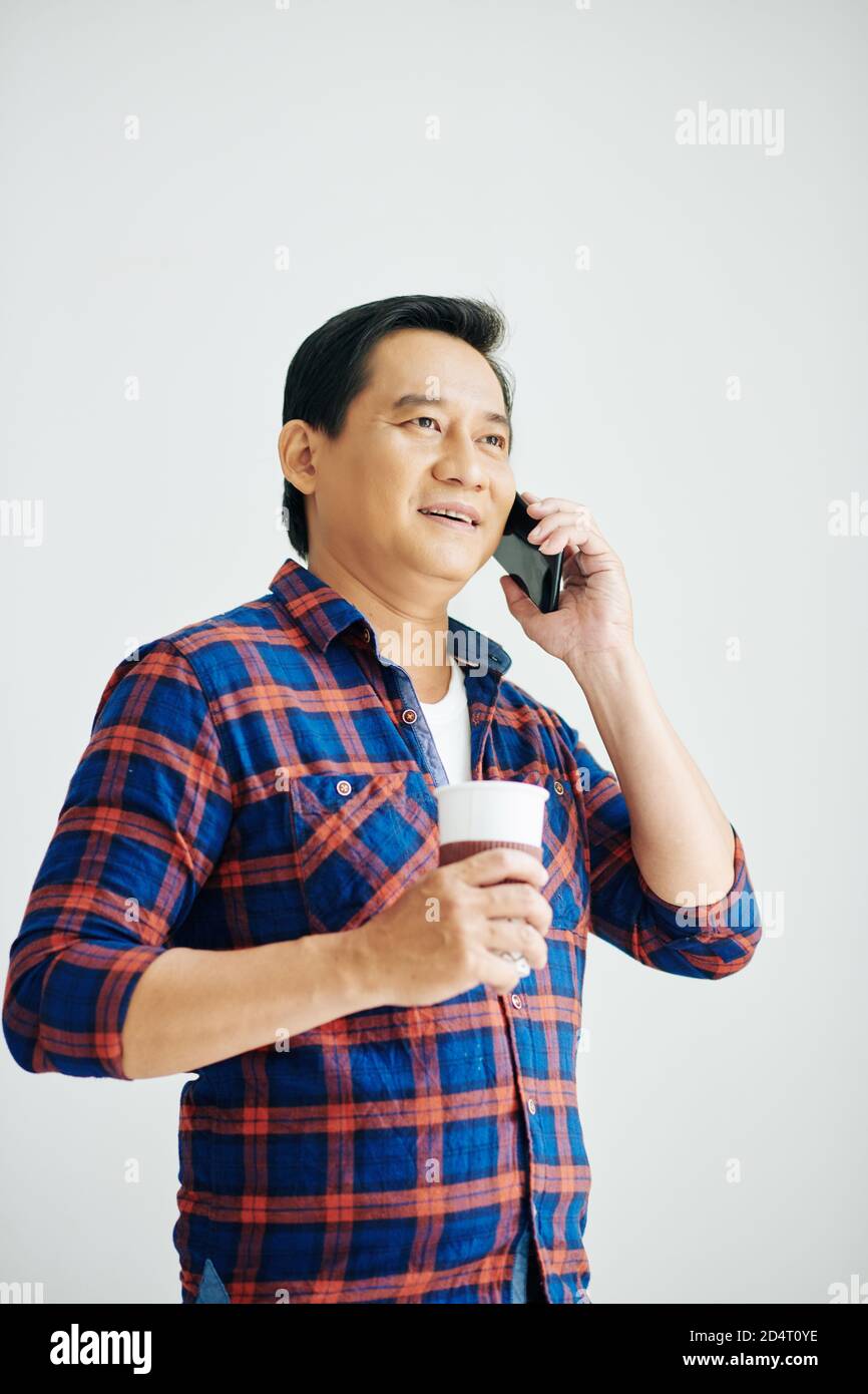Vietnamese man talking on phone Stock Photo - Alamy