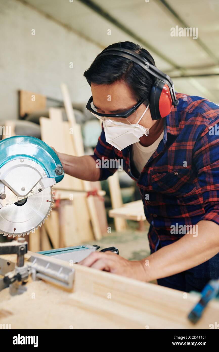 Cutting wooden plank Stock Photo - Alamy