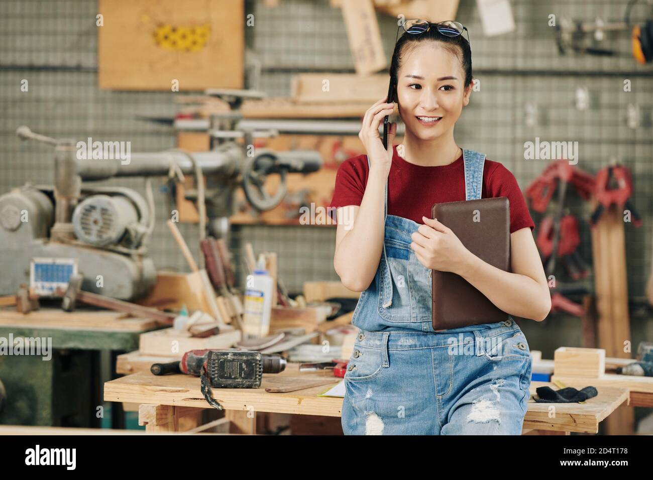 Smiling asian female carpenter hi-res stock photography and images - Alamy