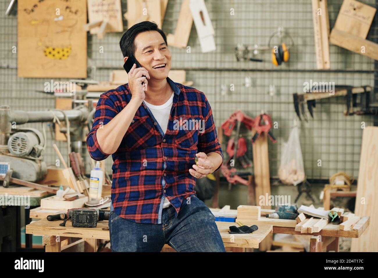 Talking carpenter people on hi-res stock photography and images - Alamy