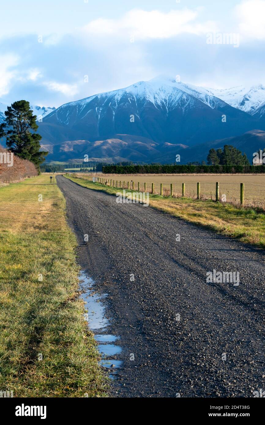 Road leading to mountains, Springfield, Canterbury, South Island, New ...