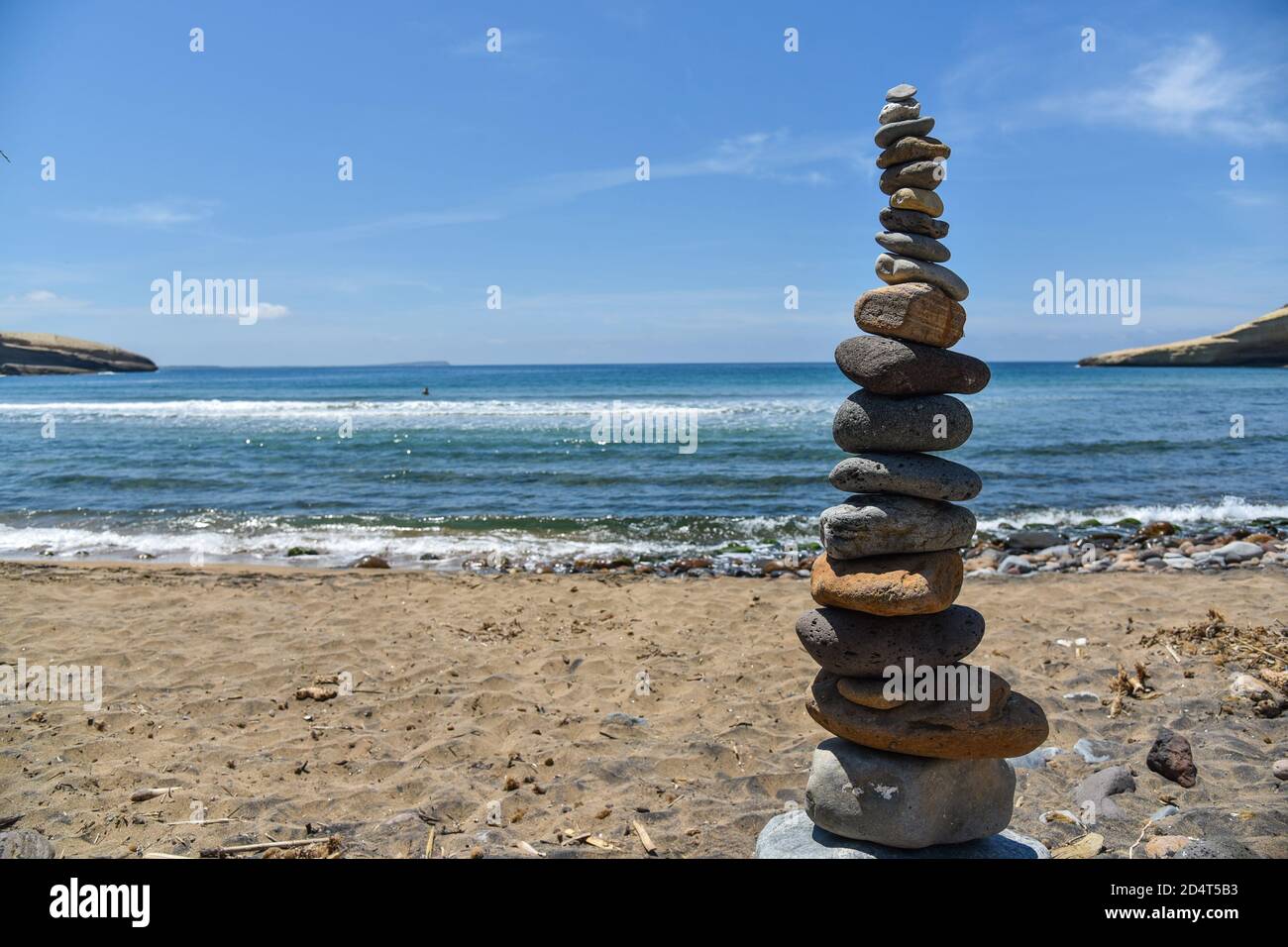 Pebbles balanced on the beach Stock Photo - Alamy