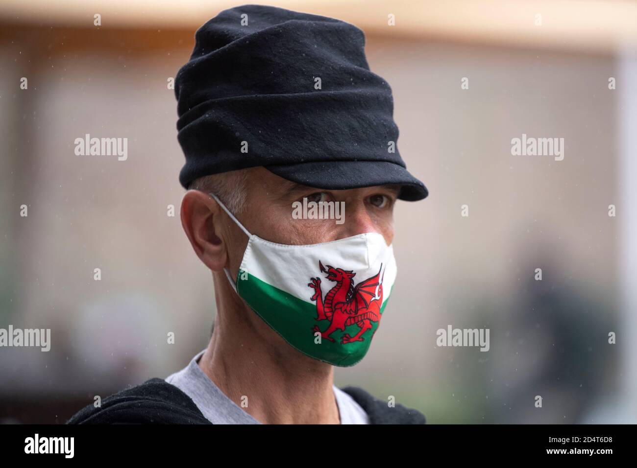 Man with hat covering face hi-res stock photography and images - Alamy