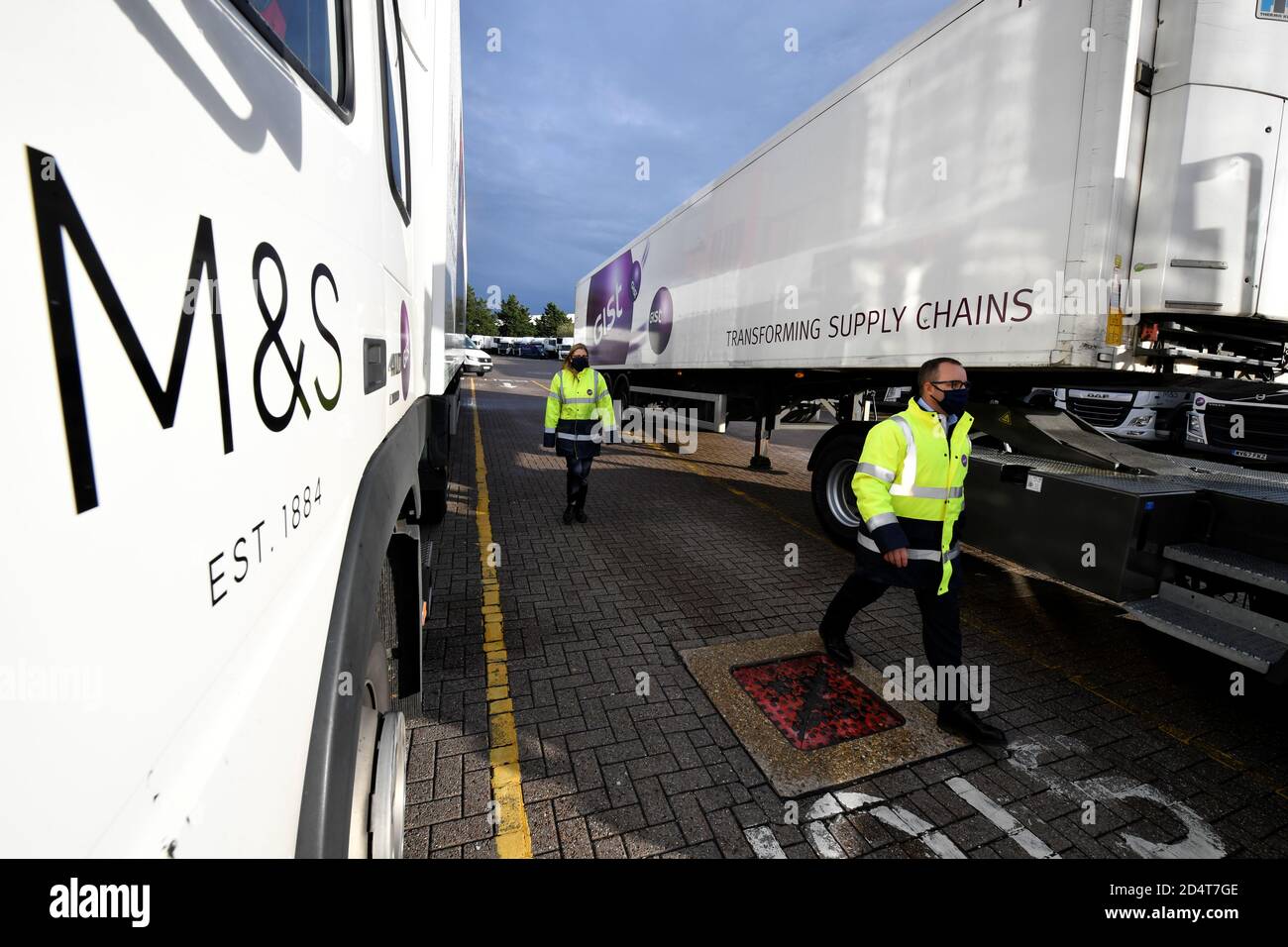 Food waste supply chain hi-res stock photography and images - Alamy