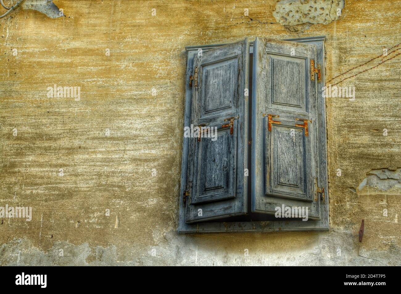 Dark window shutters hi-res stock photography and images - Alamy