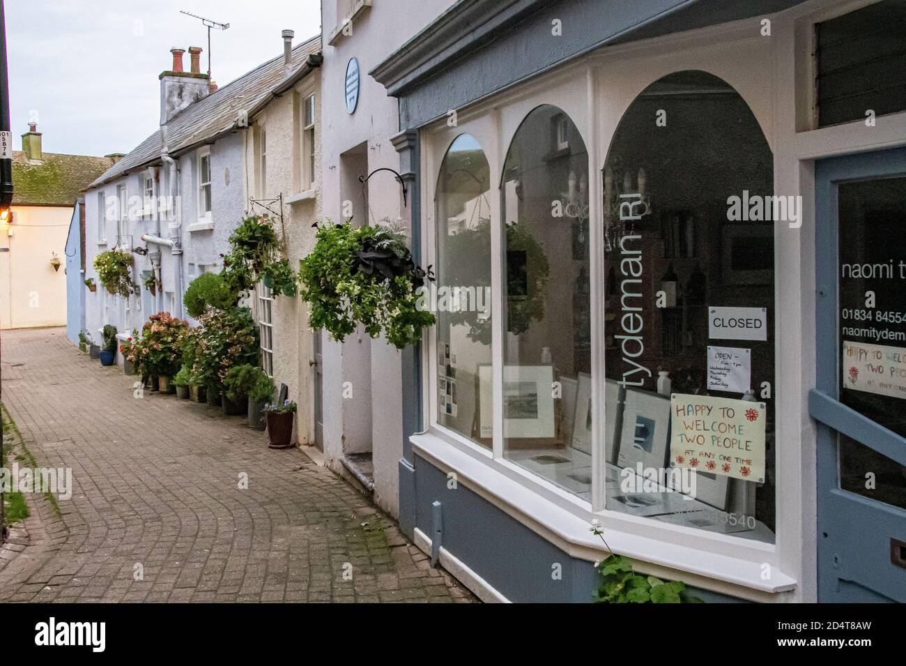 Tenby town centre hi-res stock photography and images - Alamy