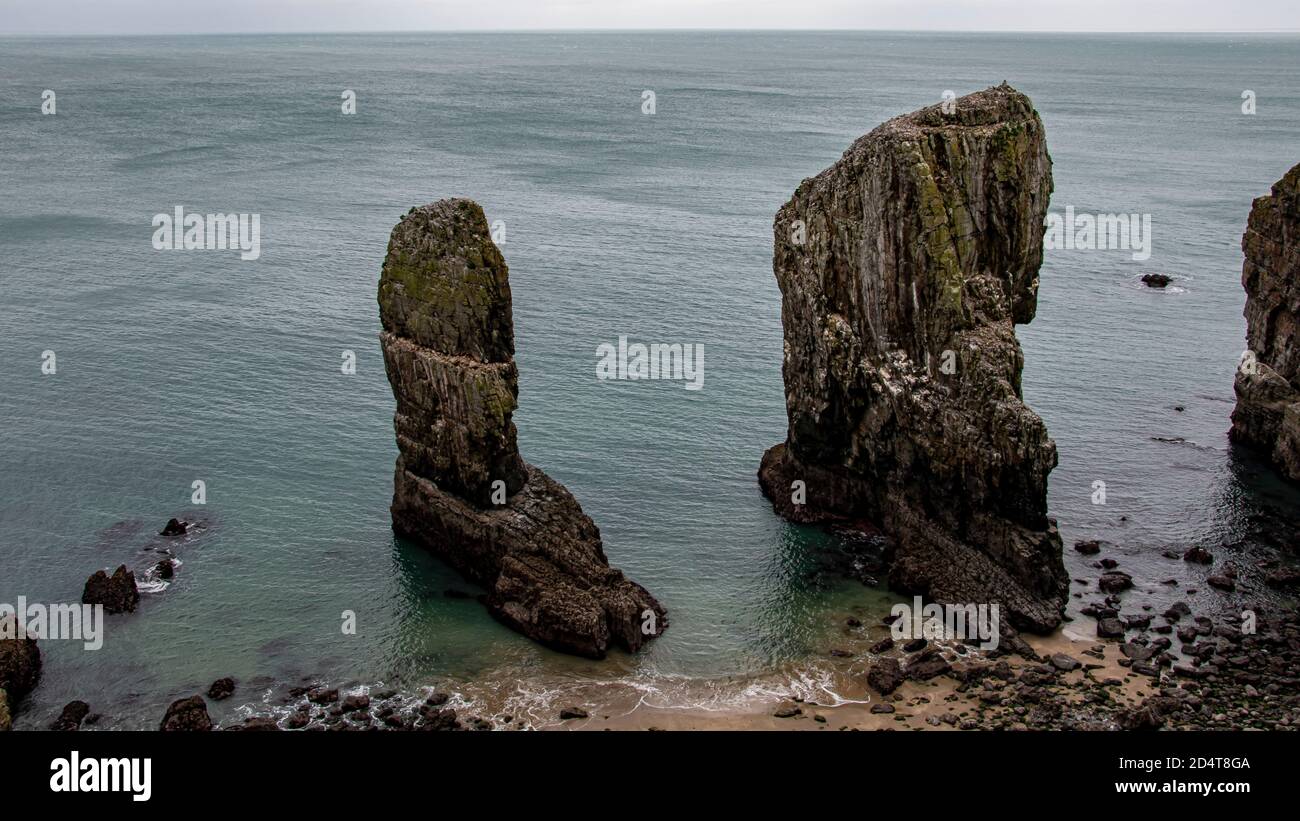 Stack Rocks & The Green Bridge of Wales Stock Photo - Alamy